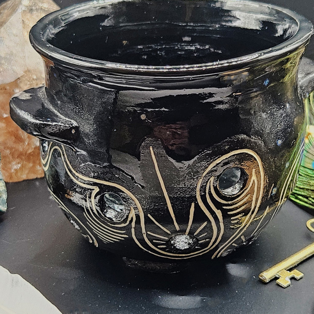 Berry Witchy Cauldron – Zoned in Studio