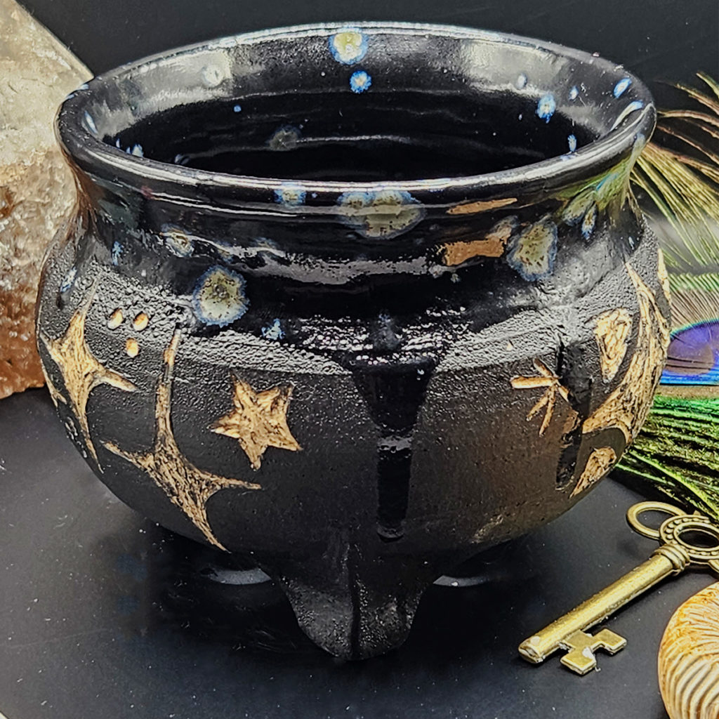 Black Cauldron Planter – Zoned in Studio